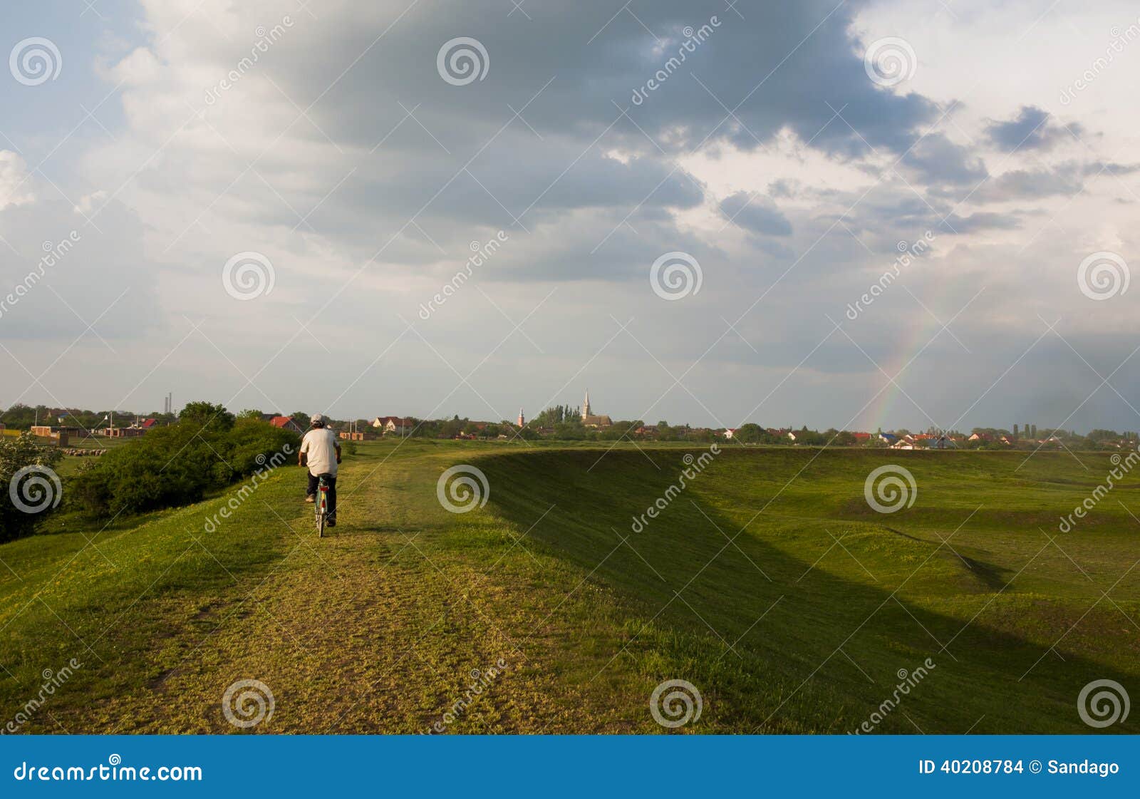 Camino del arco iris foto de archivo. Imagen de ciclista - 40208784