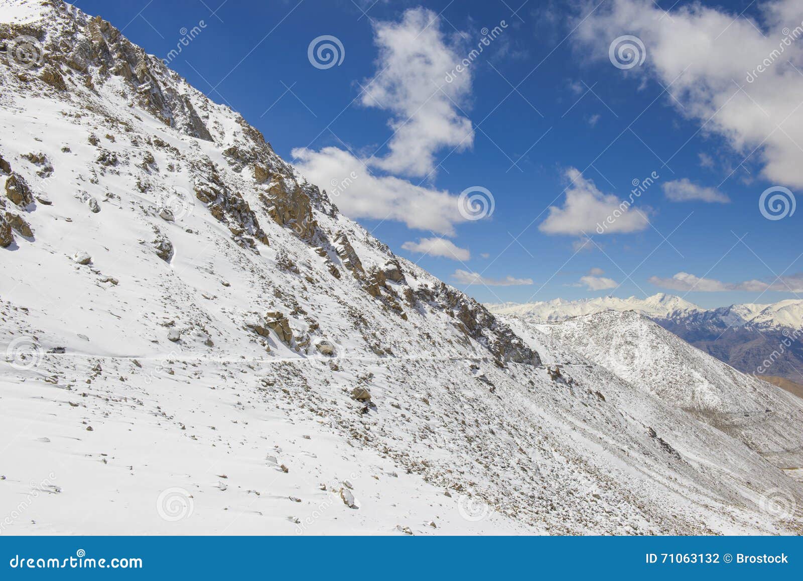 Camino a Gran Altitud En El Himalaya Foto de archivo - Imagen de ...
