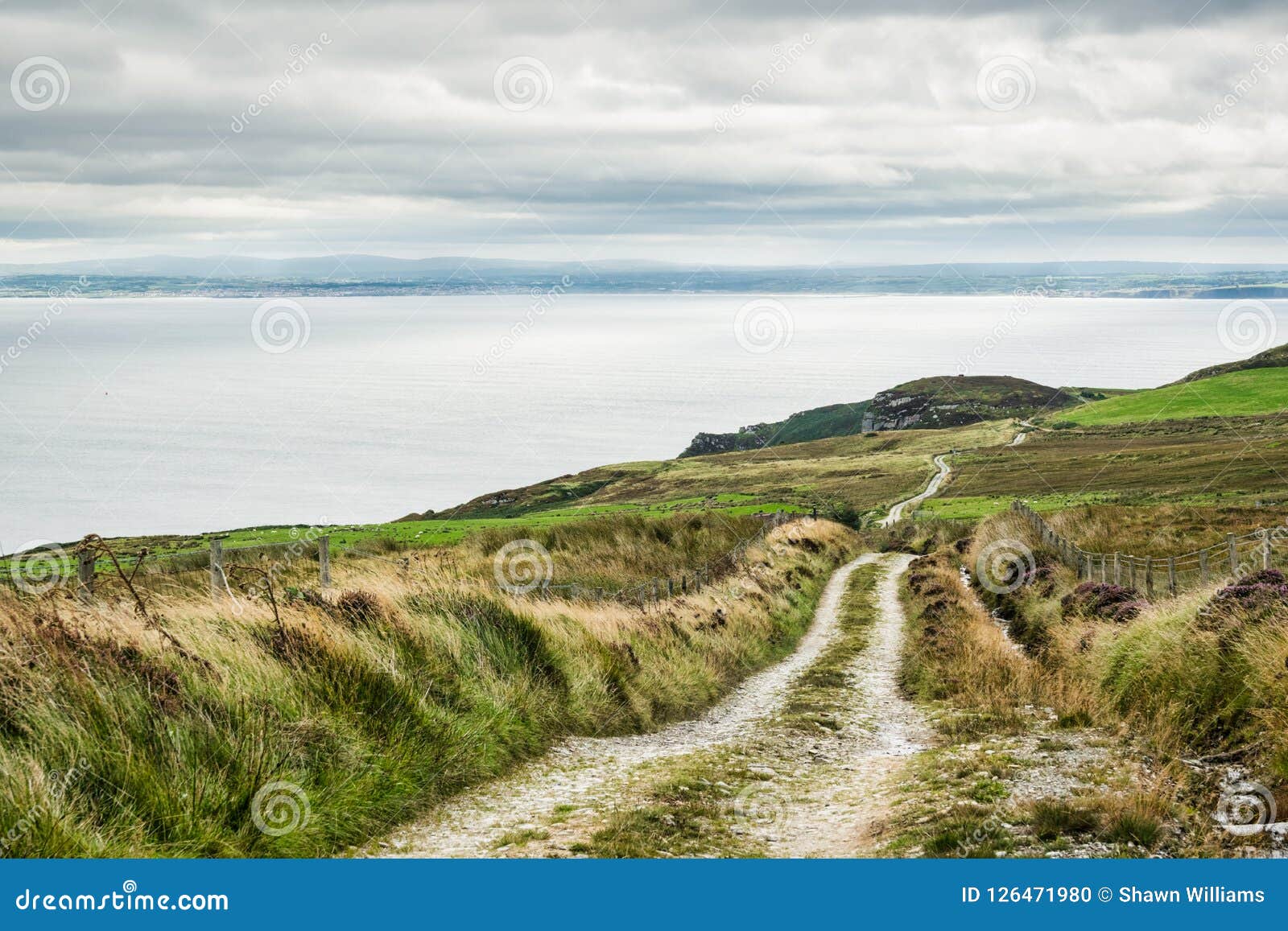 Camino sobre la paramera foto de archivo. Imagen de costero - 126471980
