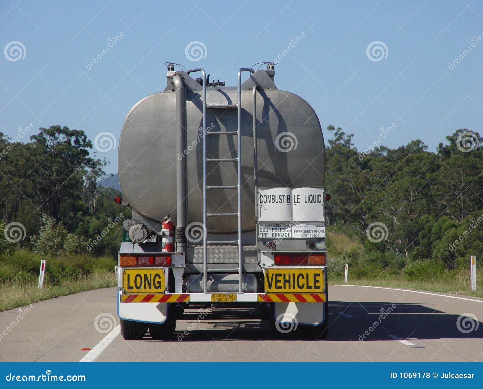 Camion-citerne australien photo stock. Image du transport - 1069178