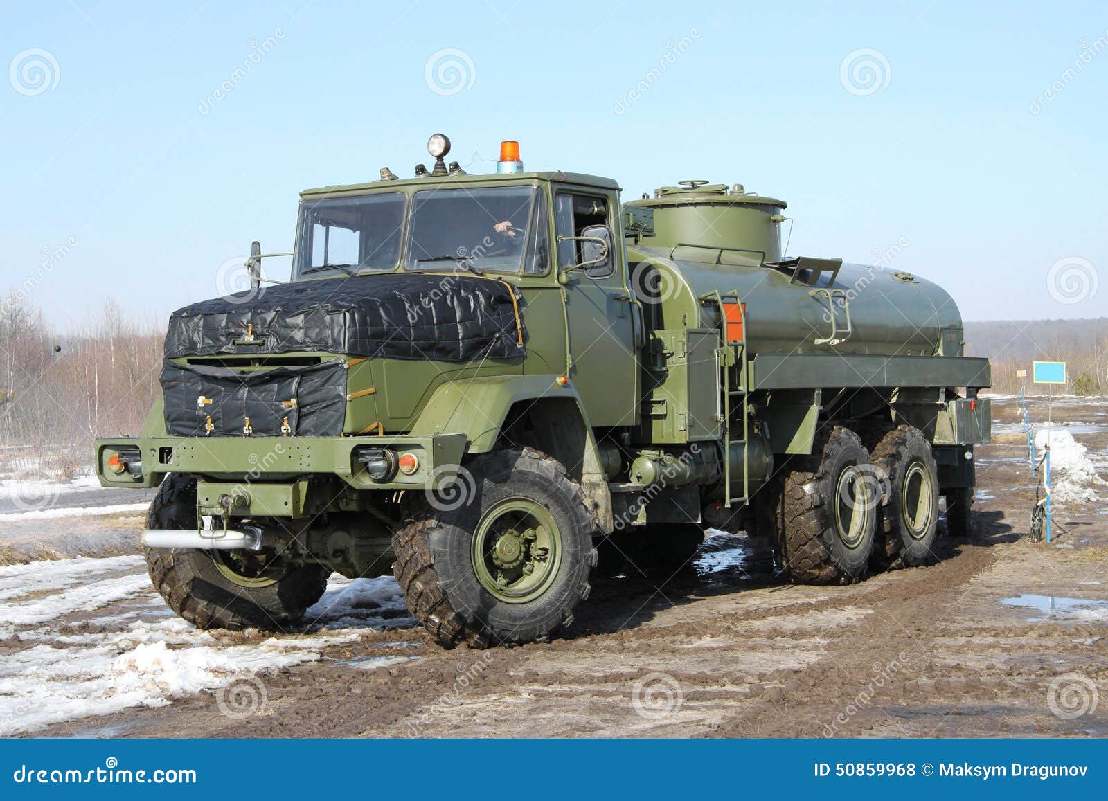 Camion-citerne d'armée photo stock. Image du convoi, camions - 50859968