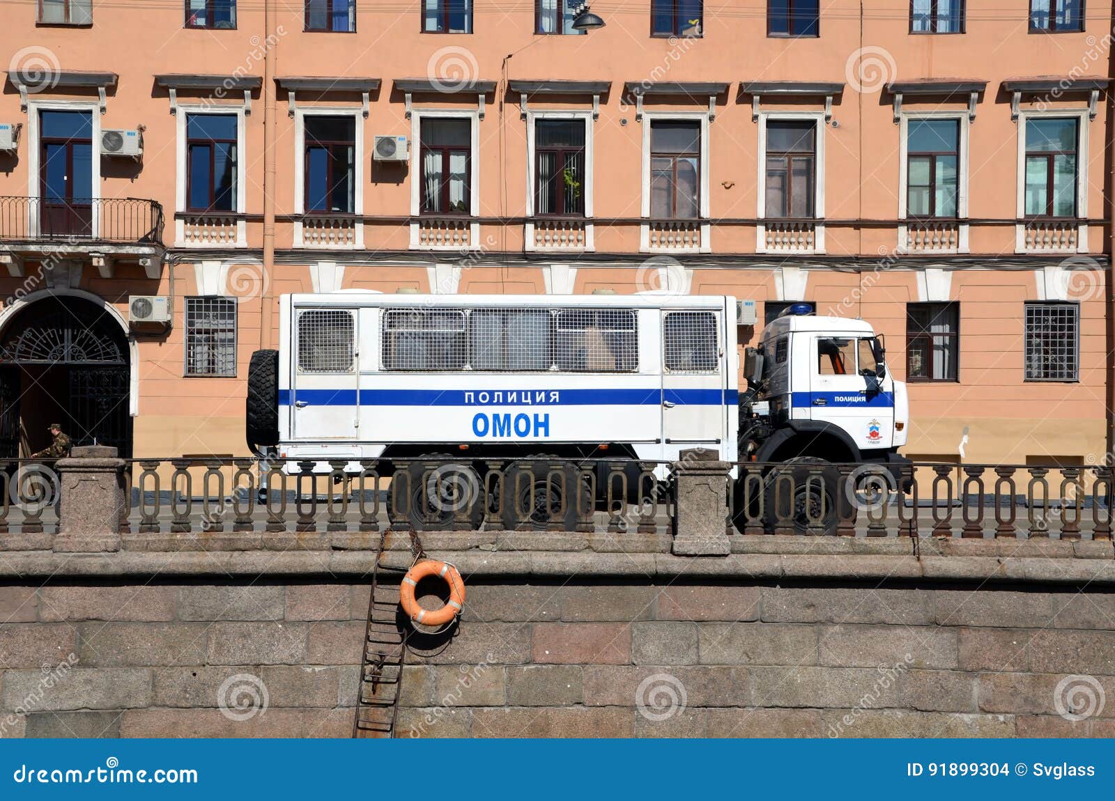 Camion d'OMON image stock éditorial. Image du constructions - 91899304