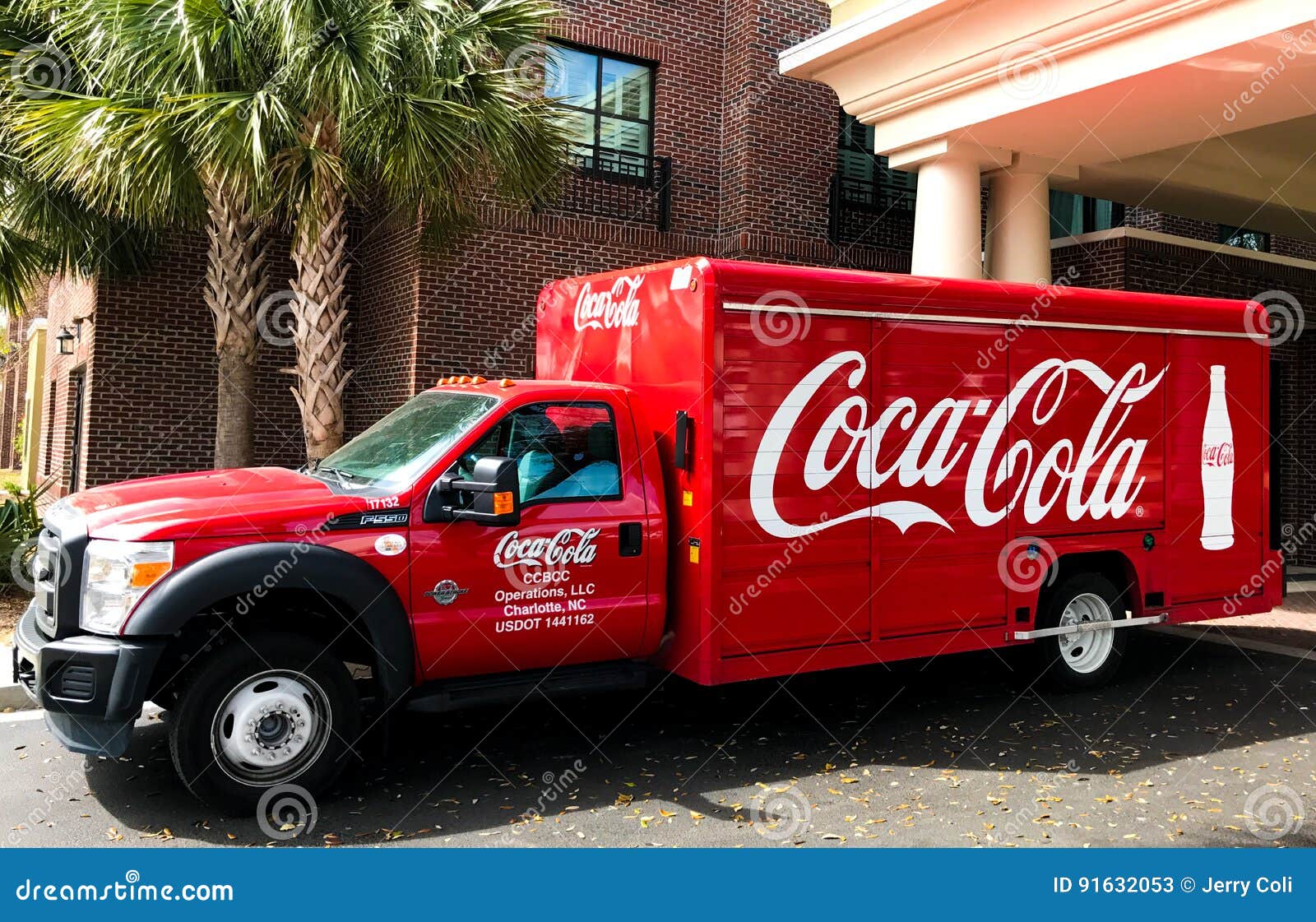 Camion De Distribution De Coca-cola Photo stock éditorial - Image du ...