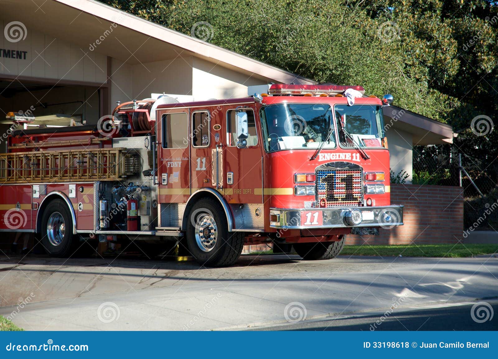 Camion de pompiers photo stock éditorial. Image du garantie - 33198618