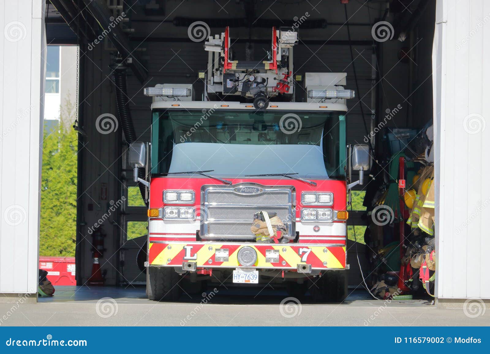 Camion De Pompiers Canadien En Hall Photographie éditorial - Image du ...