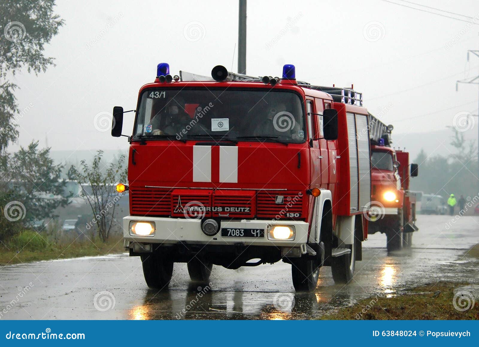 Camion de pompiers rouge image stock éditorial. Image du mouvements ...