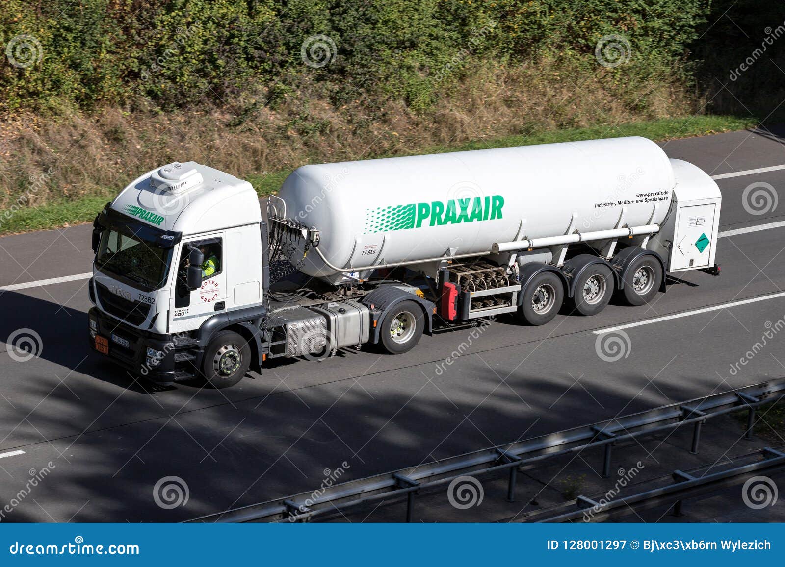 Camion De Praxair Sur L'autoroute Photographie éditorial - Image du ...