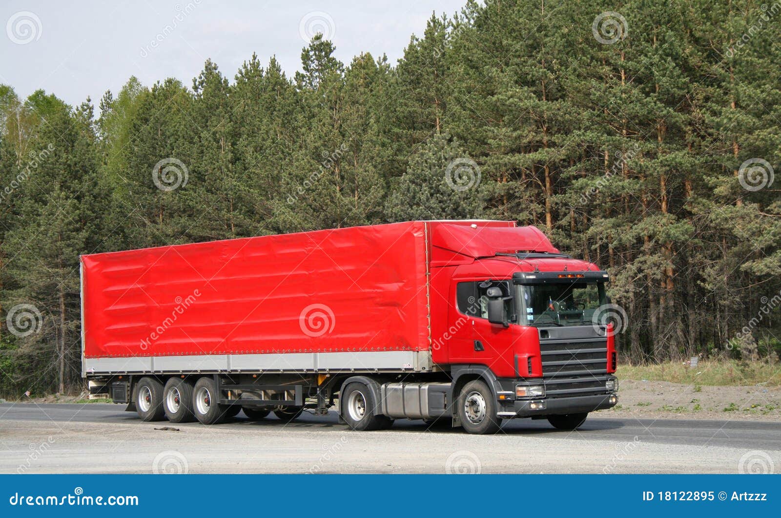 Camion di rimorchio rosso immagine stock. Immagine di nessuno - 18122895