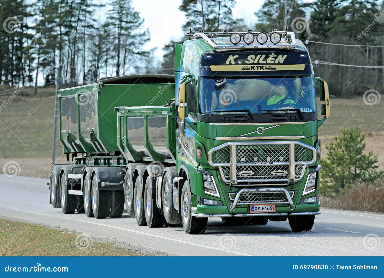 Camion Vert De Volvo FH16 750 Pour La Construction Image éditorial ...