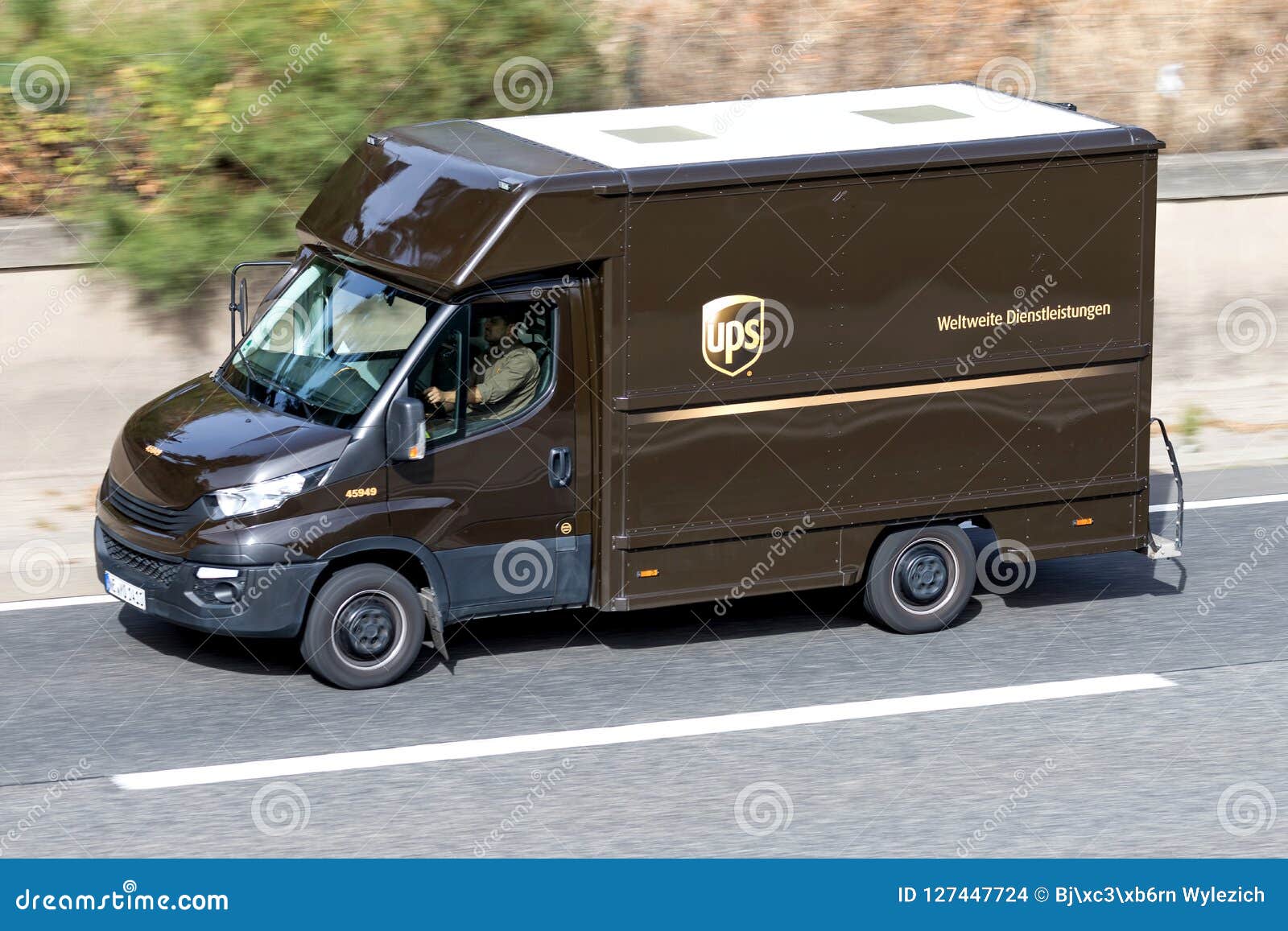 Camionete De Entrega De UPS Na Estrada Imagem de Stock Editorial ...