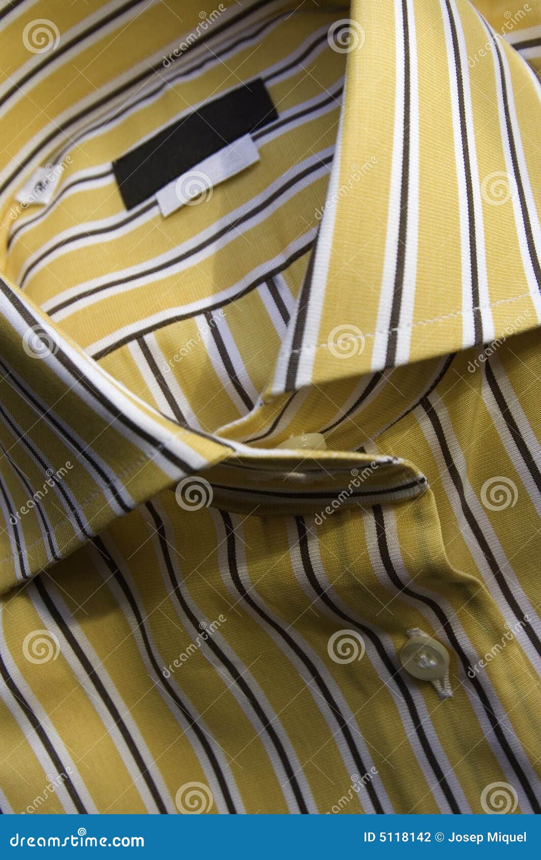 Camisa Amarilla Foto De Archivo Imagen De Urbano Detalle 5118142