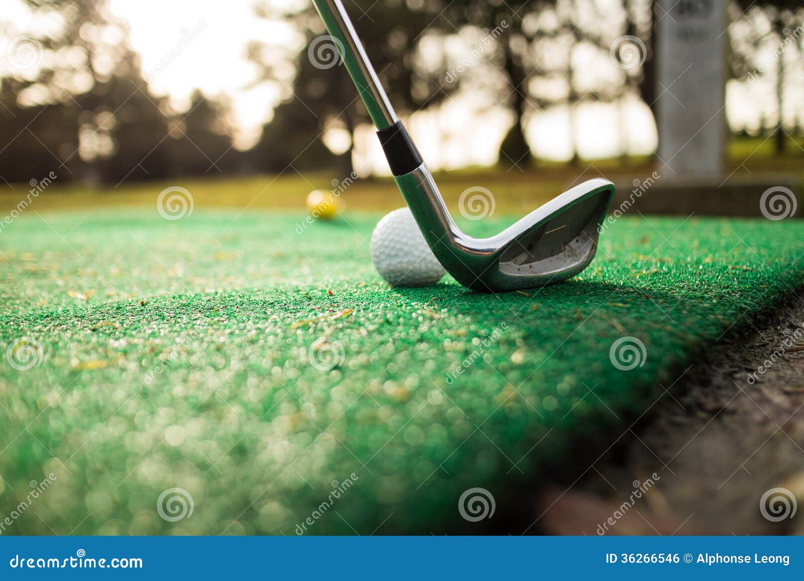 Camiseta Apagado En La Echada Y El Putt Foto de archivo - Imagen de ...