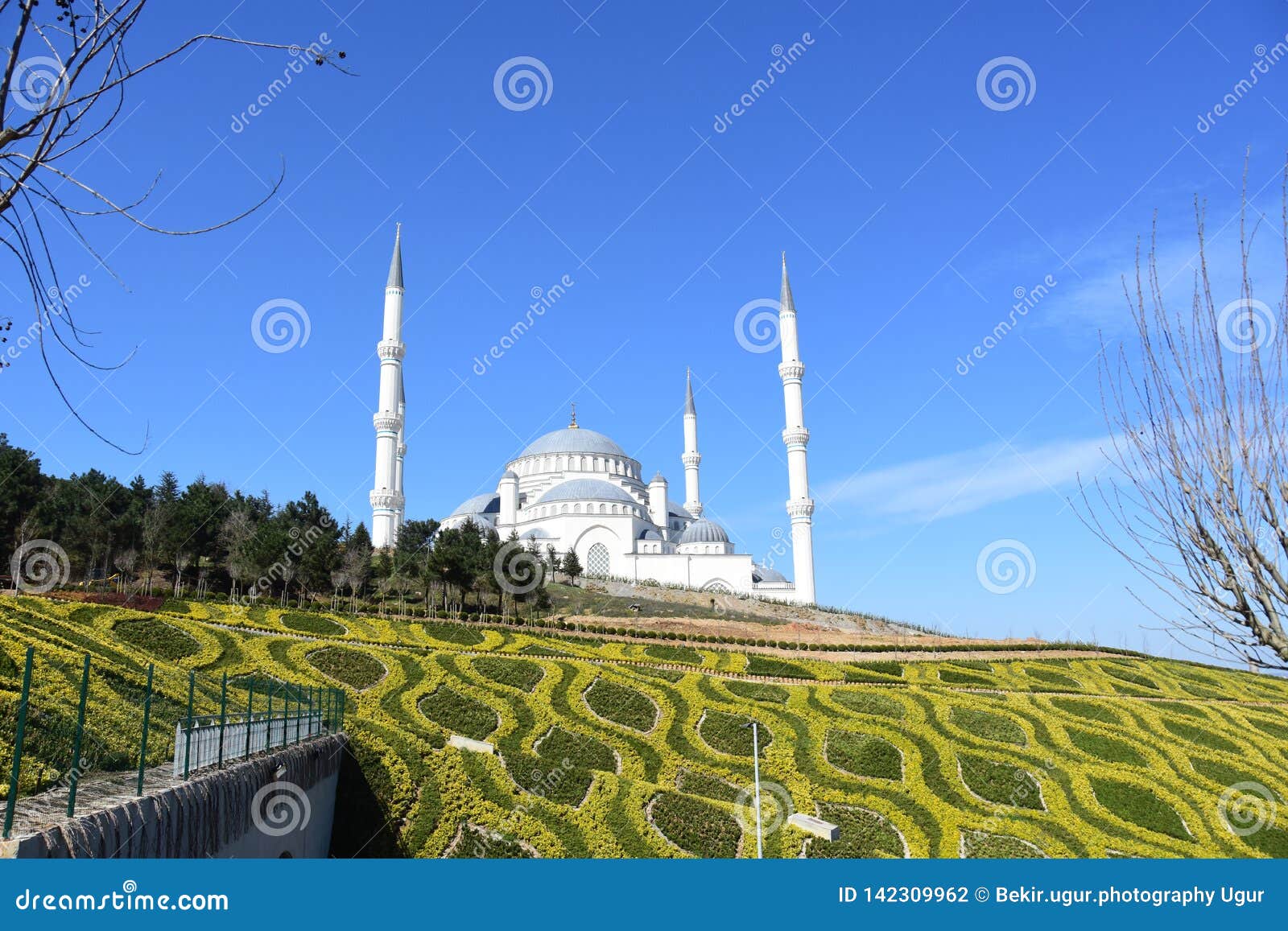The Camlica Mosque Ä°stanbul Turkey Editorial Photography - Image of ...