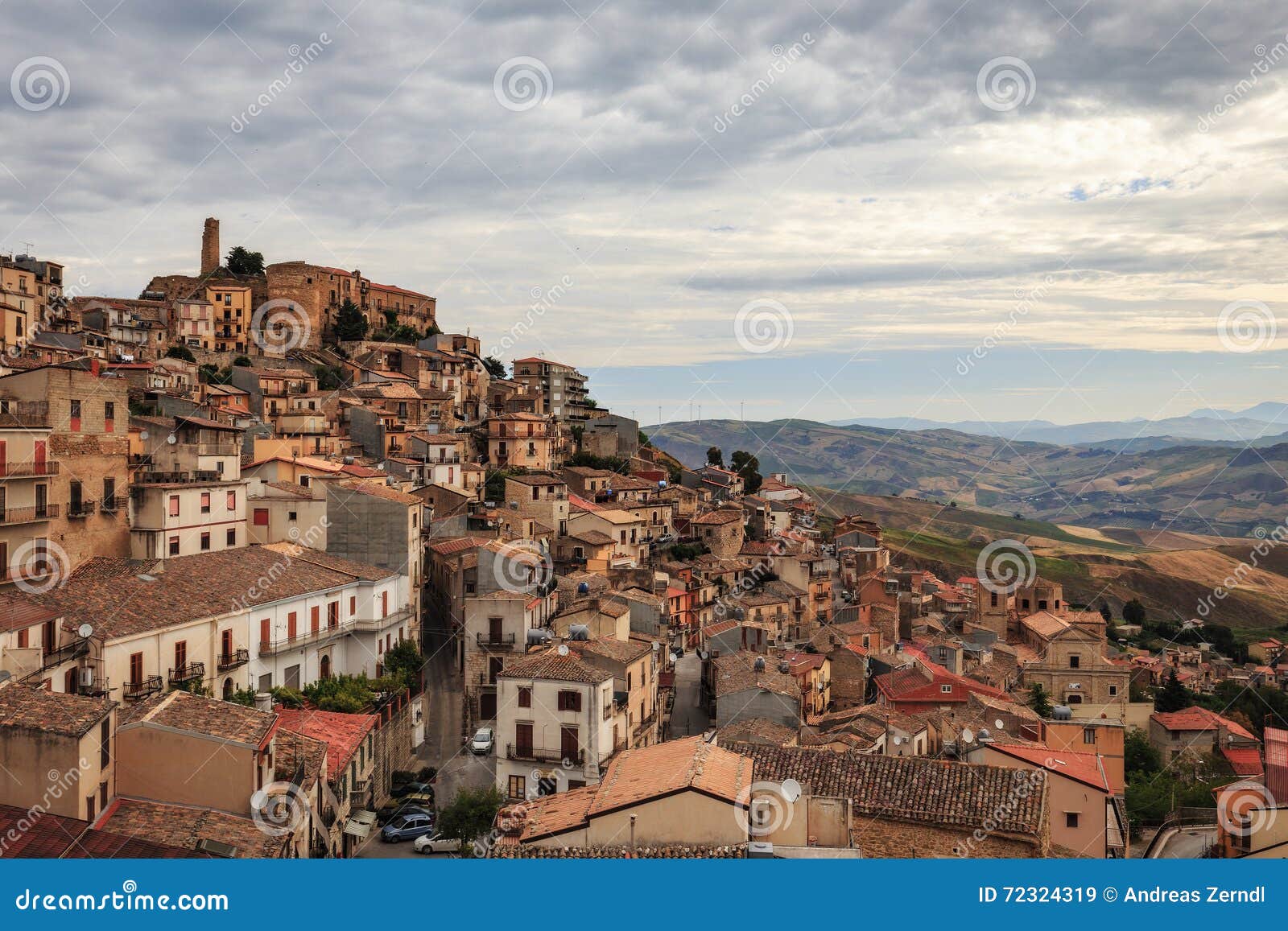 Cammarata, Sicilia, Italia imagen de archivo. Imagen de tapas - 72324319