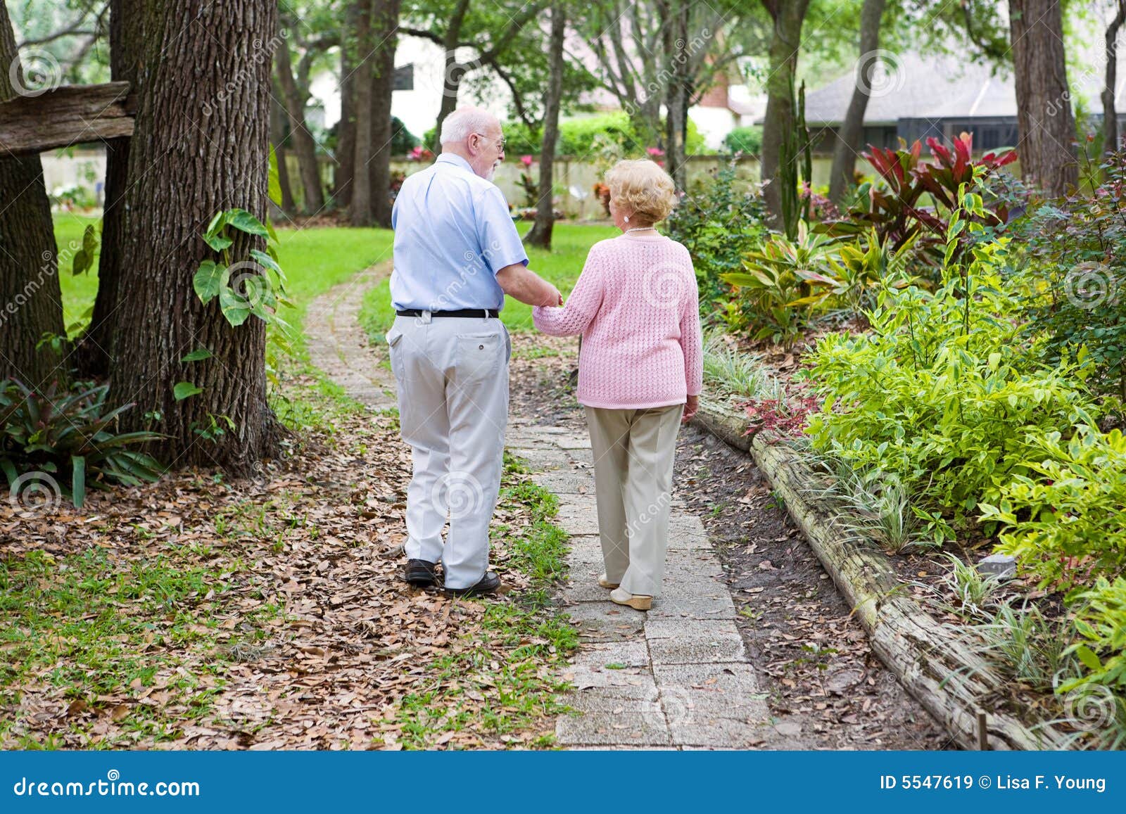 Camminare insieme immagine stock. Immagine di unione, mani - 5547619