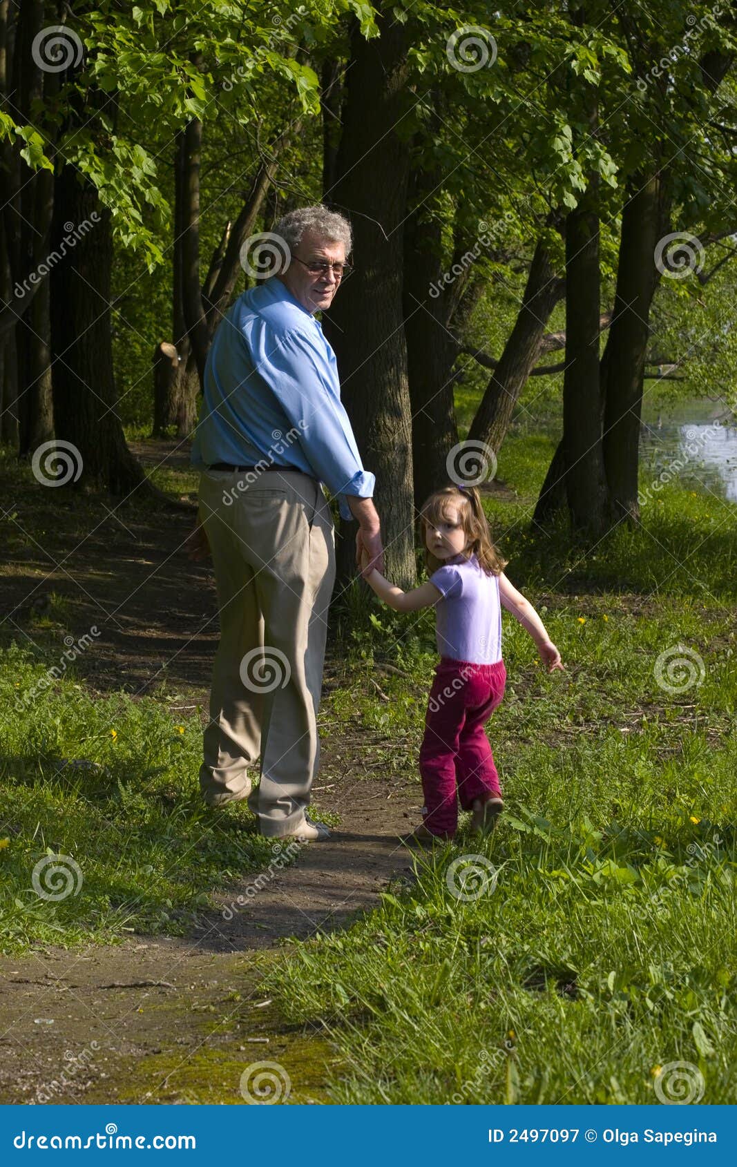 Camminare via insieme immagine stock. Immagine di vita - 2497097