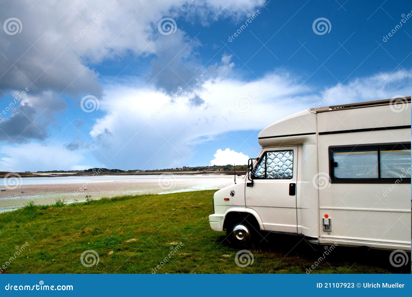Camp mobile on the beach stock image. Image of view, recreation - 21107923