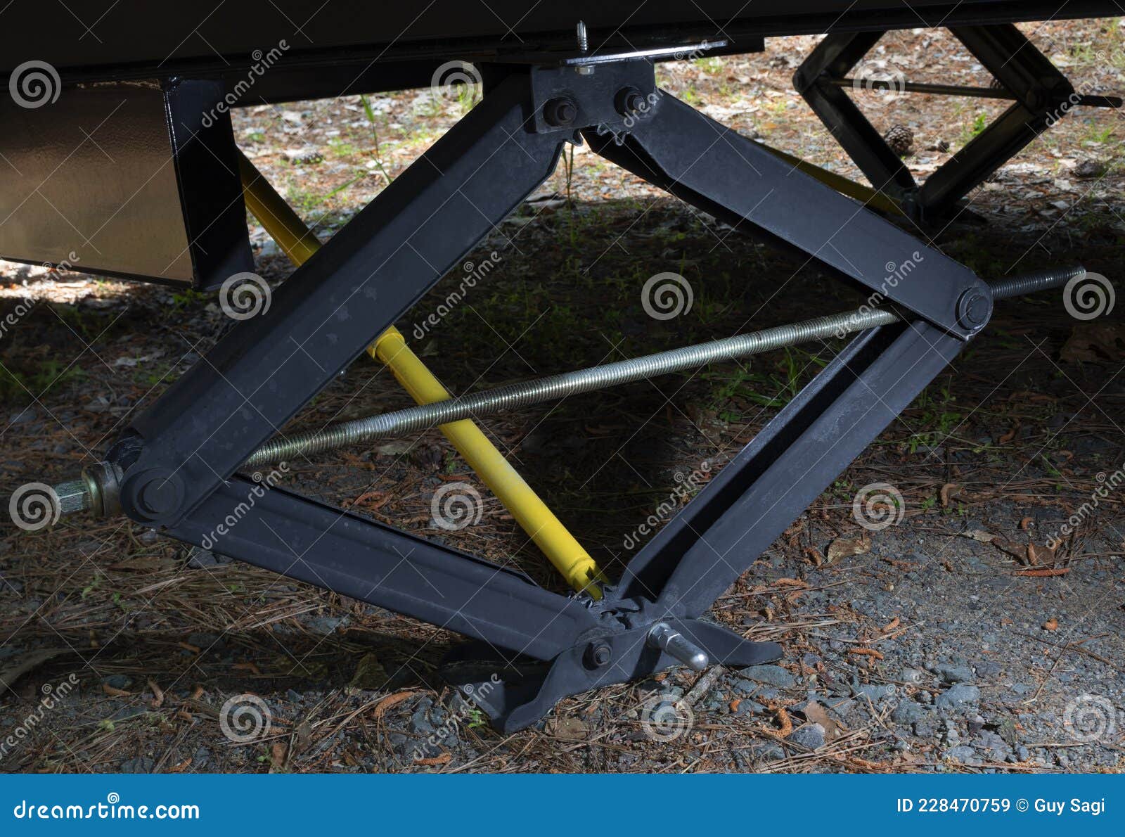 Camper Trailer Stabilizing Brace on the Ground Stock Image - Image of ...