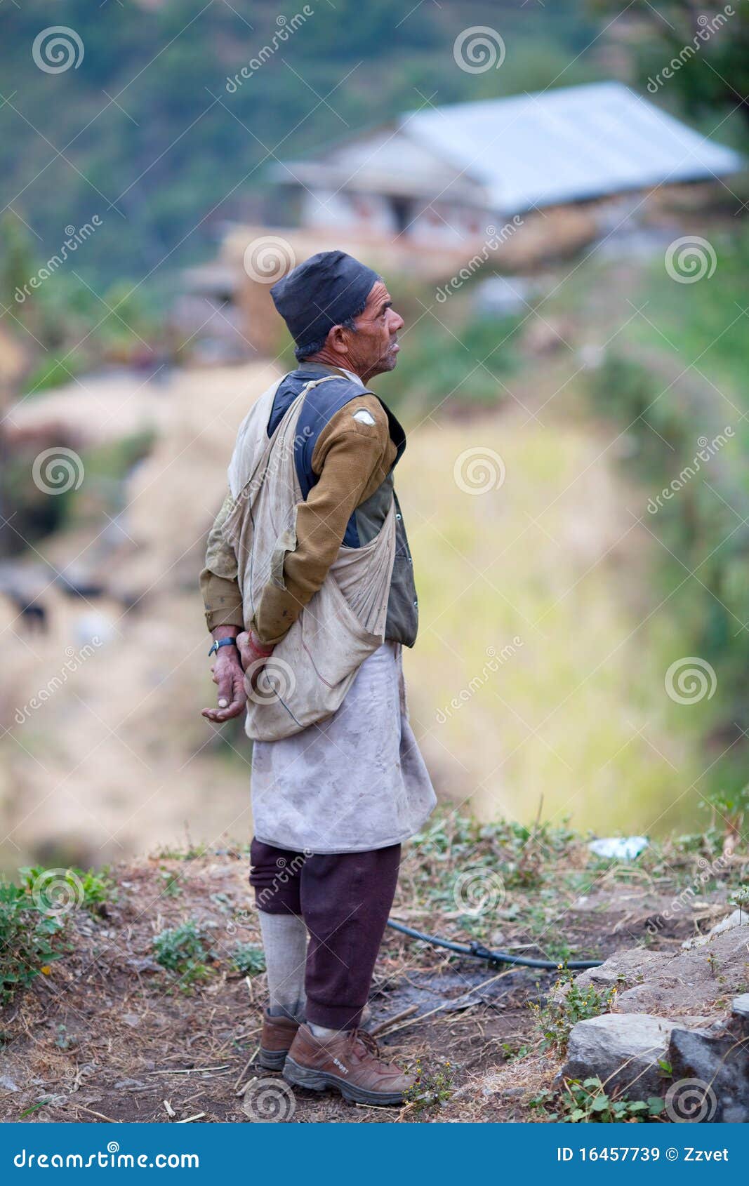 Campesino En Ropa Nacional Del Gorkha Imagen De Archivo Editorial