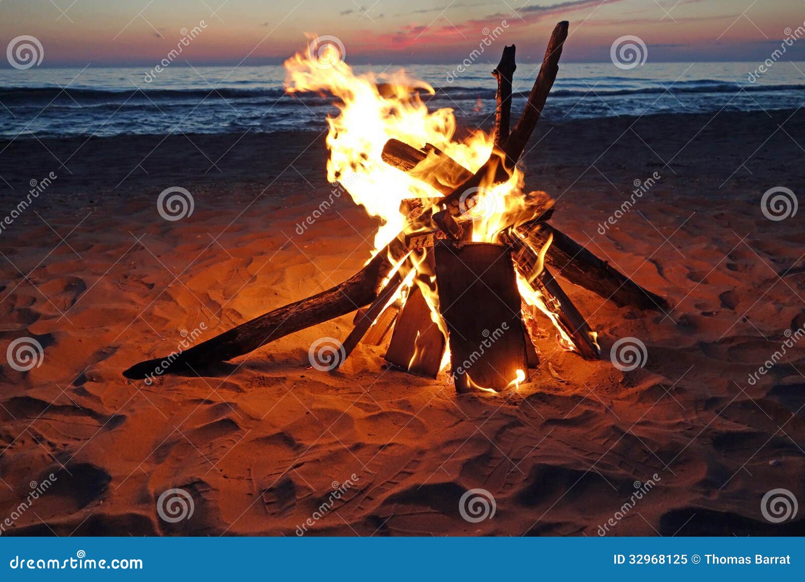 Campfire on the beach stock image. Image of roast, marshmellows - 32968125