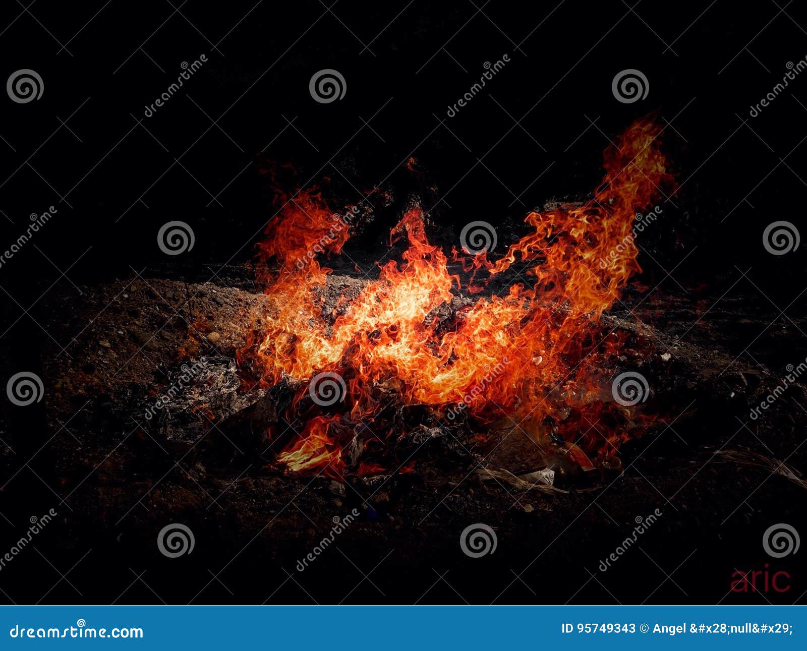Campfire stock image. Image of wallpaper, dark, fire - 95749343