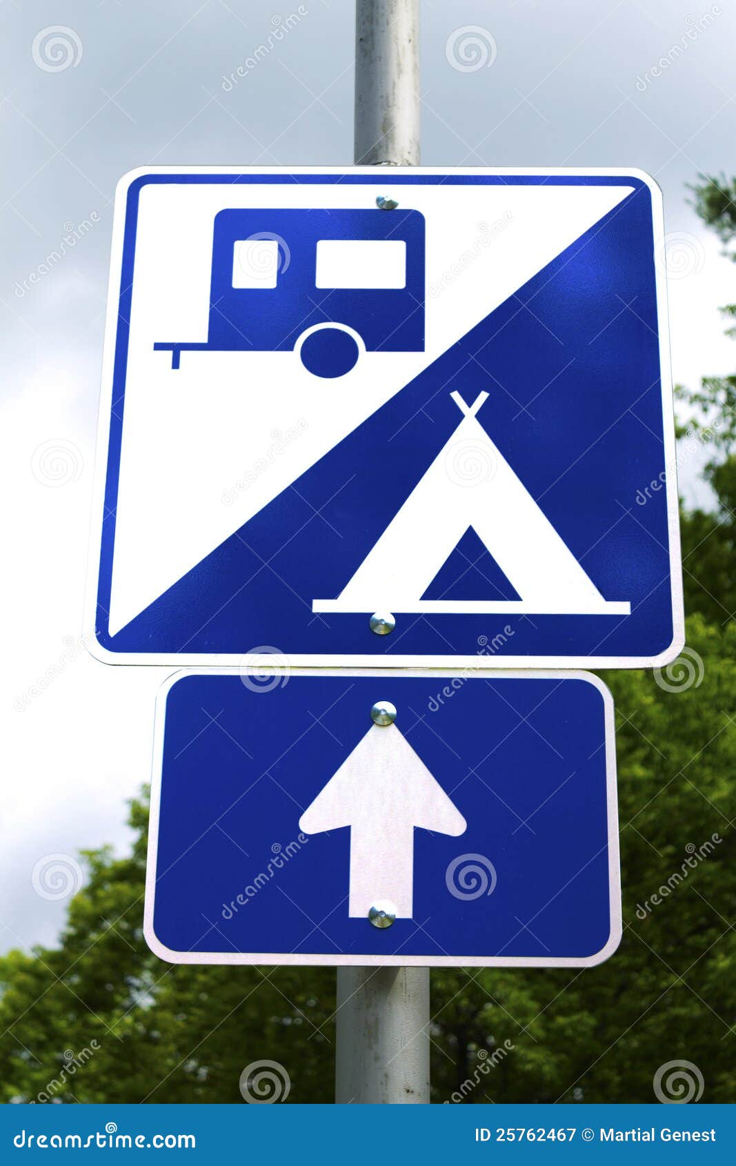 Campground direction sign stock image. Image of camping - 25762467