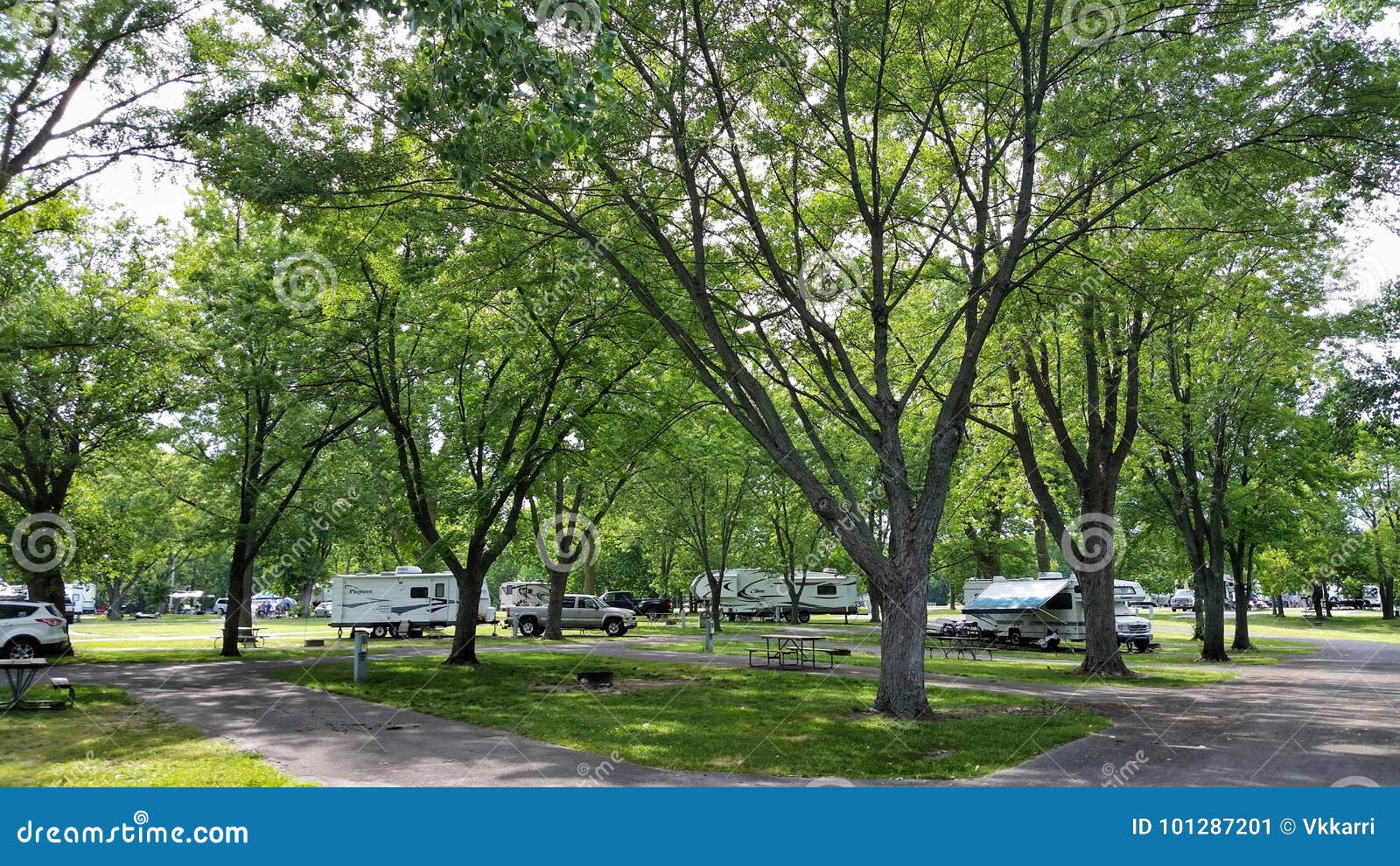 Campground in summer editorial photo. Image of canopy - 101287201