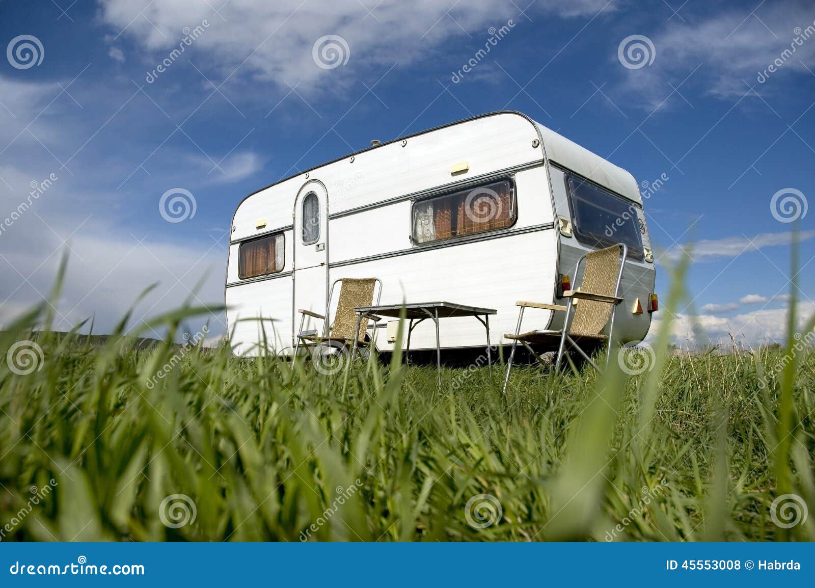 Camping de caravane photo stock. Image du camping, camper - 45553008