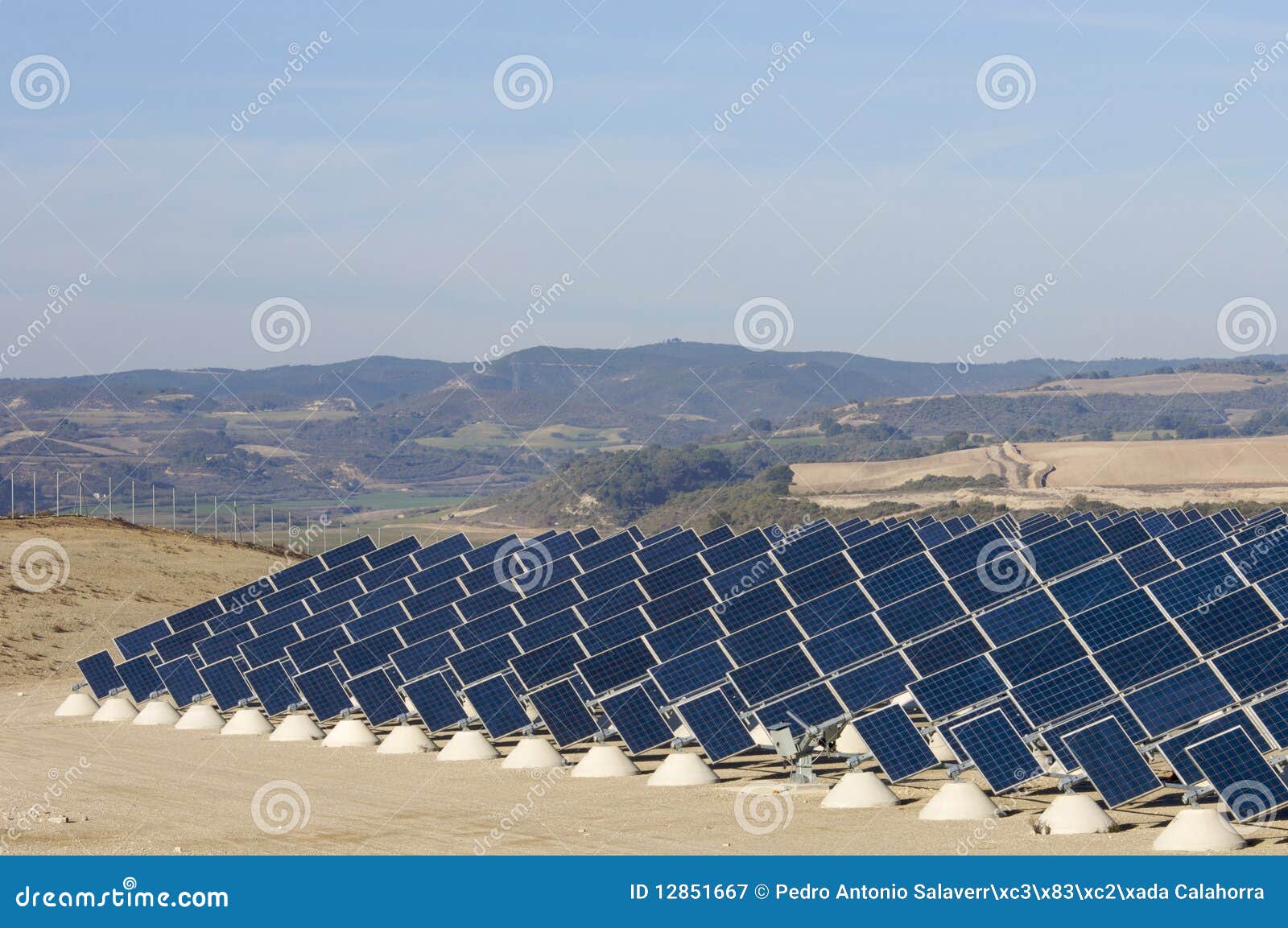 Campo solar imagem de stock. Imagem de gerador, geradores - 12851667