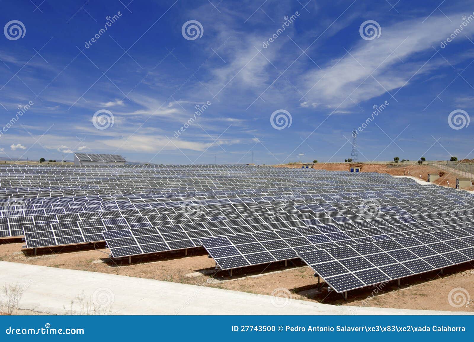 Campo solar foto de archivo. Imagen de eléctrico, electricidad - 27743500