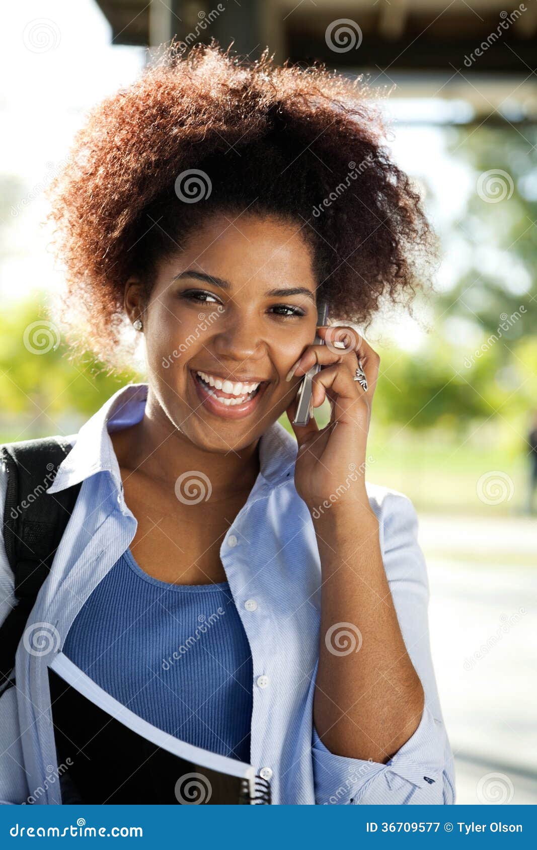 Campus De Answering Mobilephone on Del Estudiante Imagen de archivo ... Campus De Answering Mobilephone on Del Estudiante Imagen de archivo ...