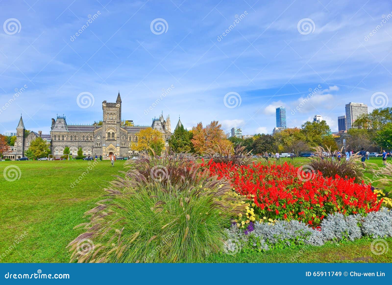 Campus of Toronto University in Autumn Editorial Stock Image - Image of ...