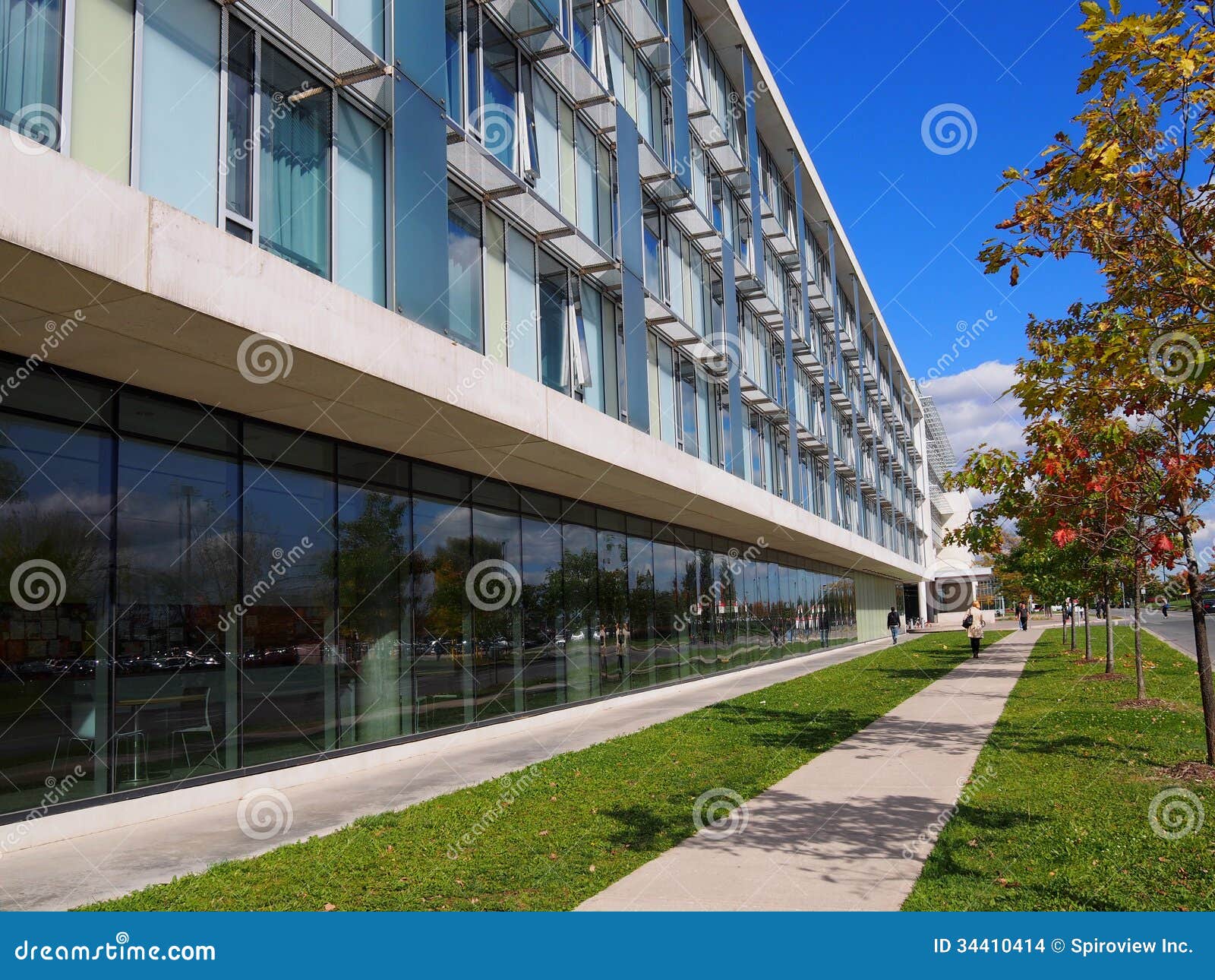 Campus Universitaire Moderne Image stock éditorial - Image du campus ...