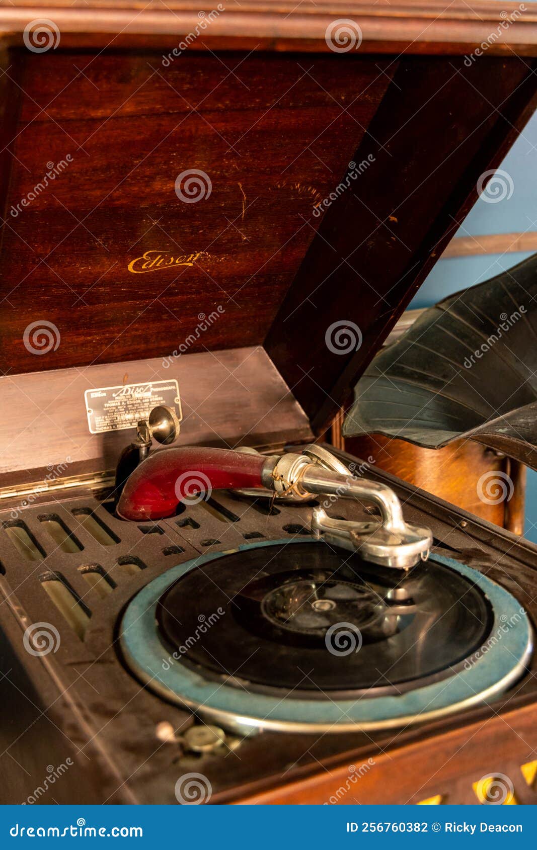 Canada - Circa 2022: Vintage Thomas Edison Record Player Editorial ...