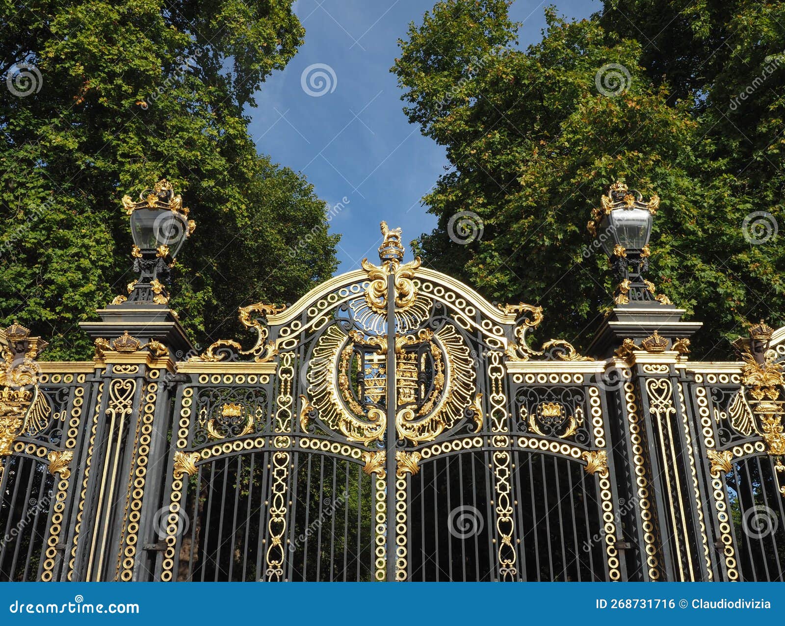 Canada gate in London editorial photo. Image of north - 268731716