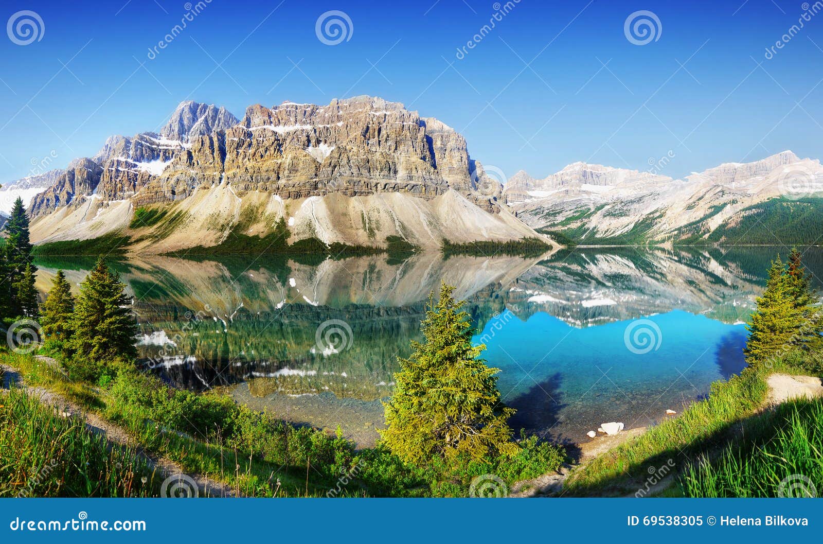 Canada Landscape Mountains Lake Stock Image - Image of alberta, moraine ...