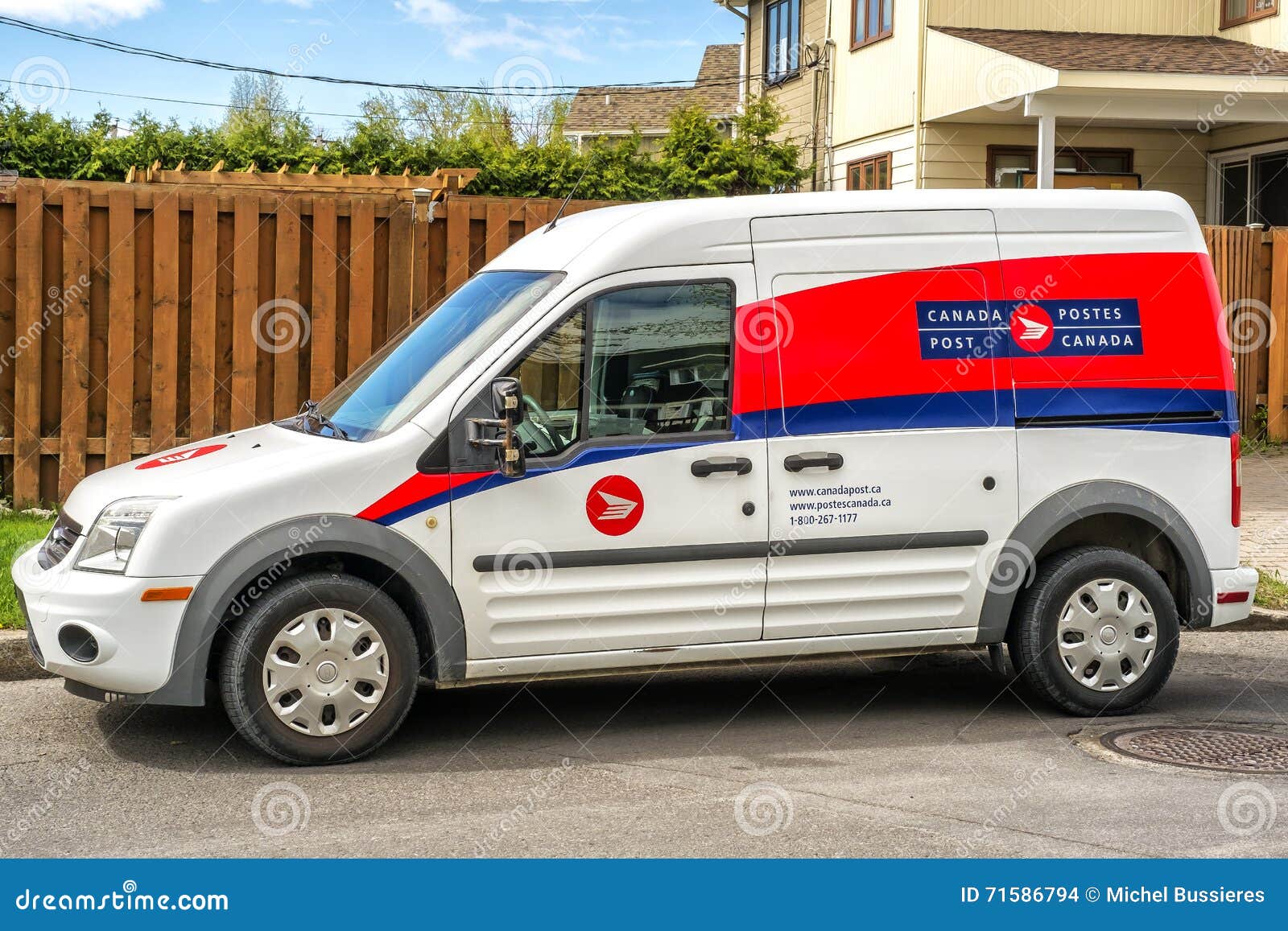 Canada Post Vehicle editorial stock image. Image of office - 71586794