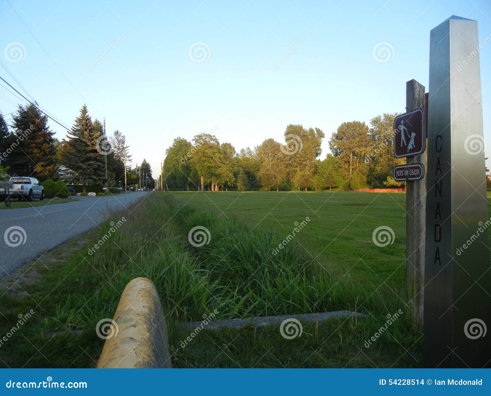 Canada/USA Border editorial stock image. Image of obelisks - 54228514