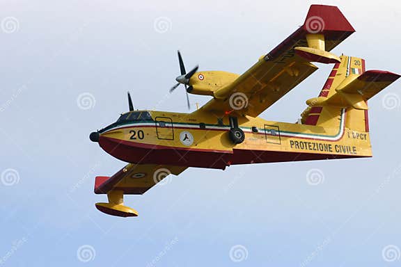 Canadair CL-415 editorial photo. Image of aircraft, firefighting - 20625551