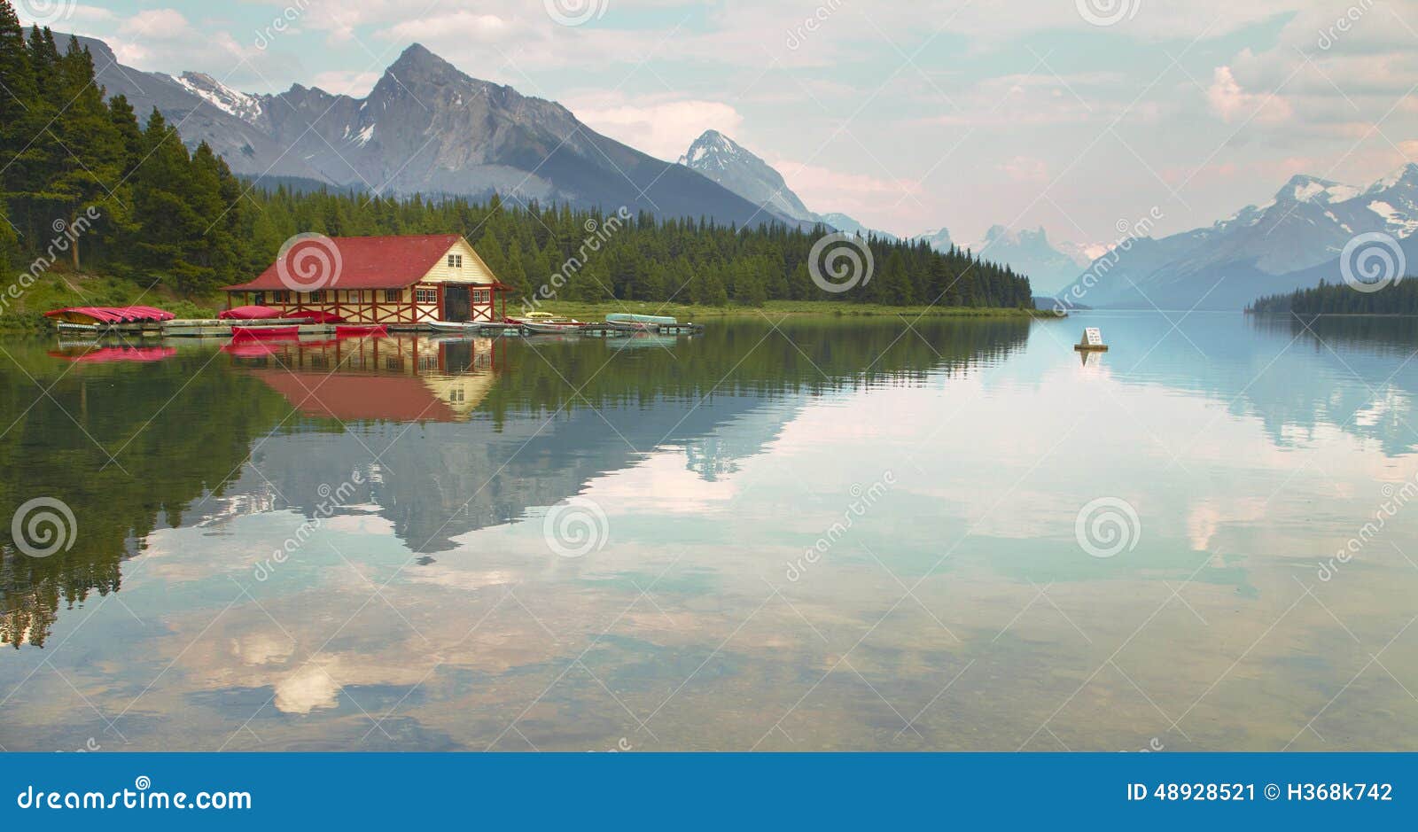 Canadees Landschap Met Maligne-meer Jaspis Alberta Stock Afbeelding ...