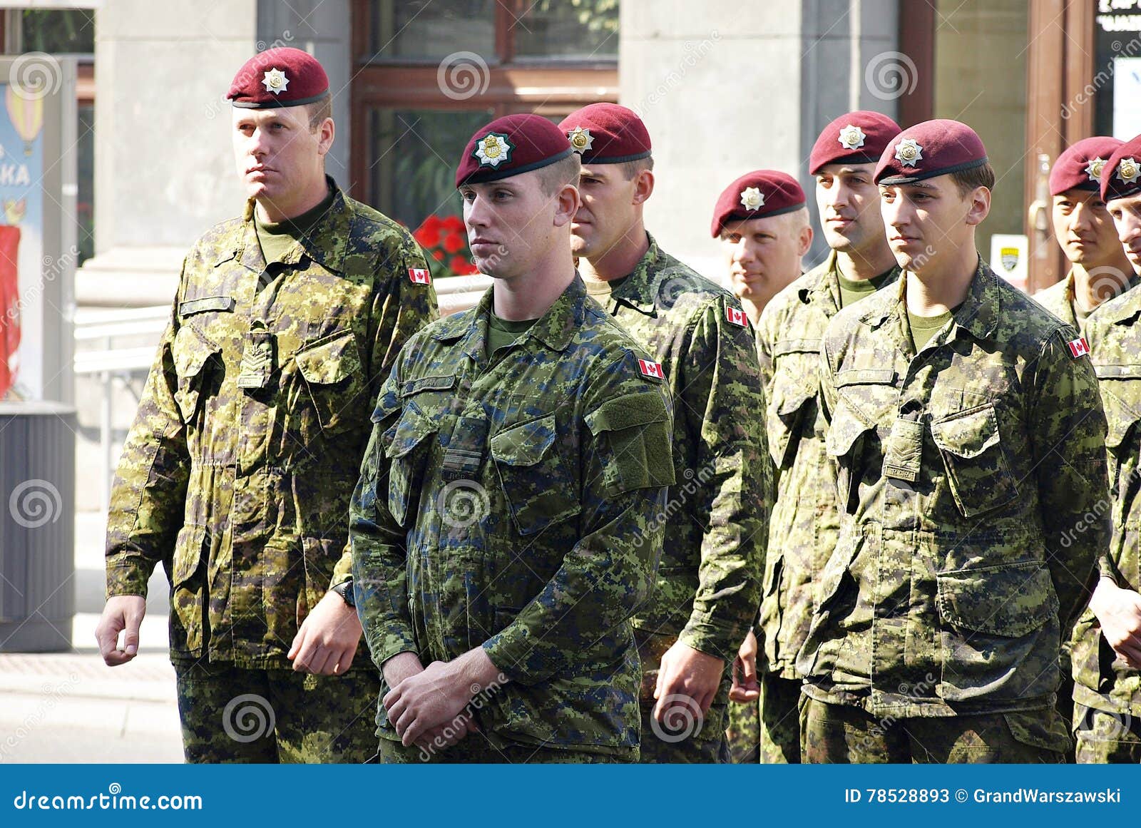 Canadees Leger in Poolse Strijdkrachtendag Redactionele Stock Foto ...