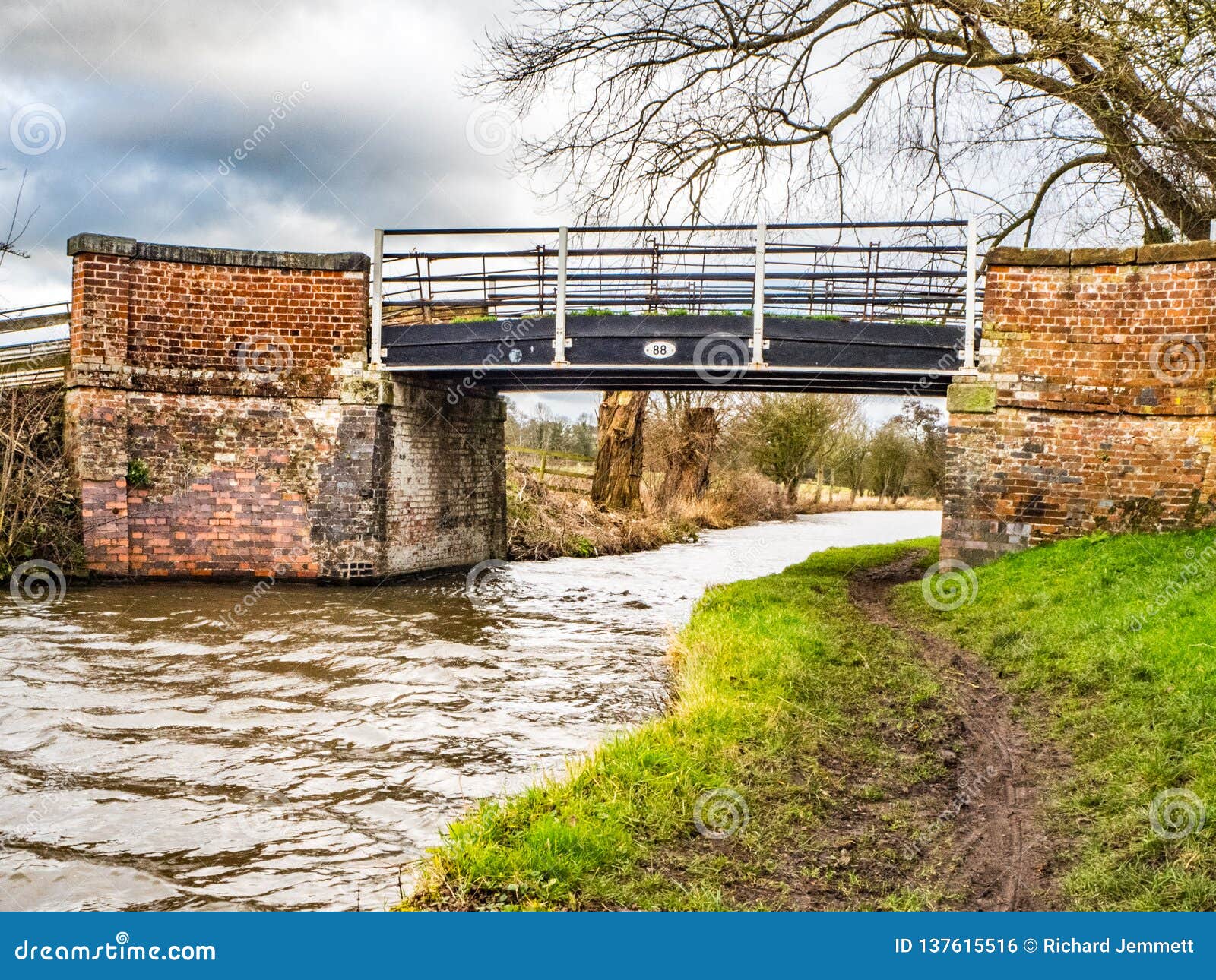 Canal Bridge and Canal Towpath Stock Photo - Image of scene, canal ...