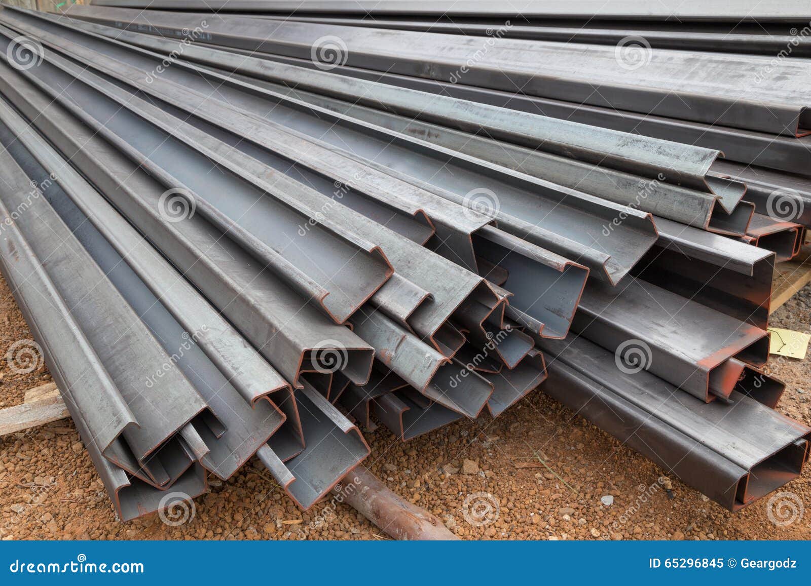 Canal De Acero (chanel De Acero De C) Imagen de archivo - Imagen de ...