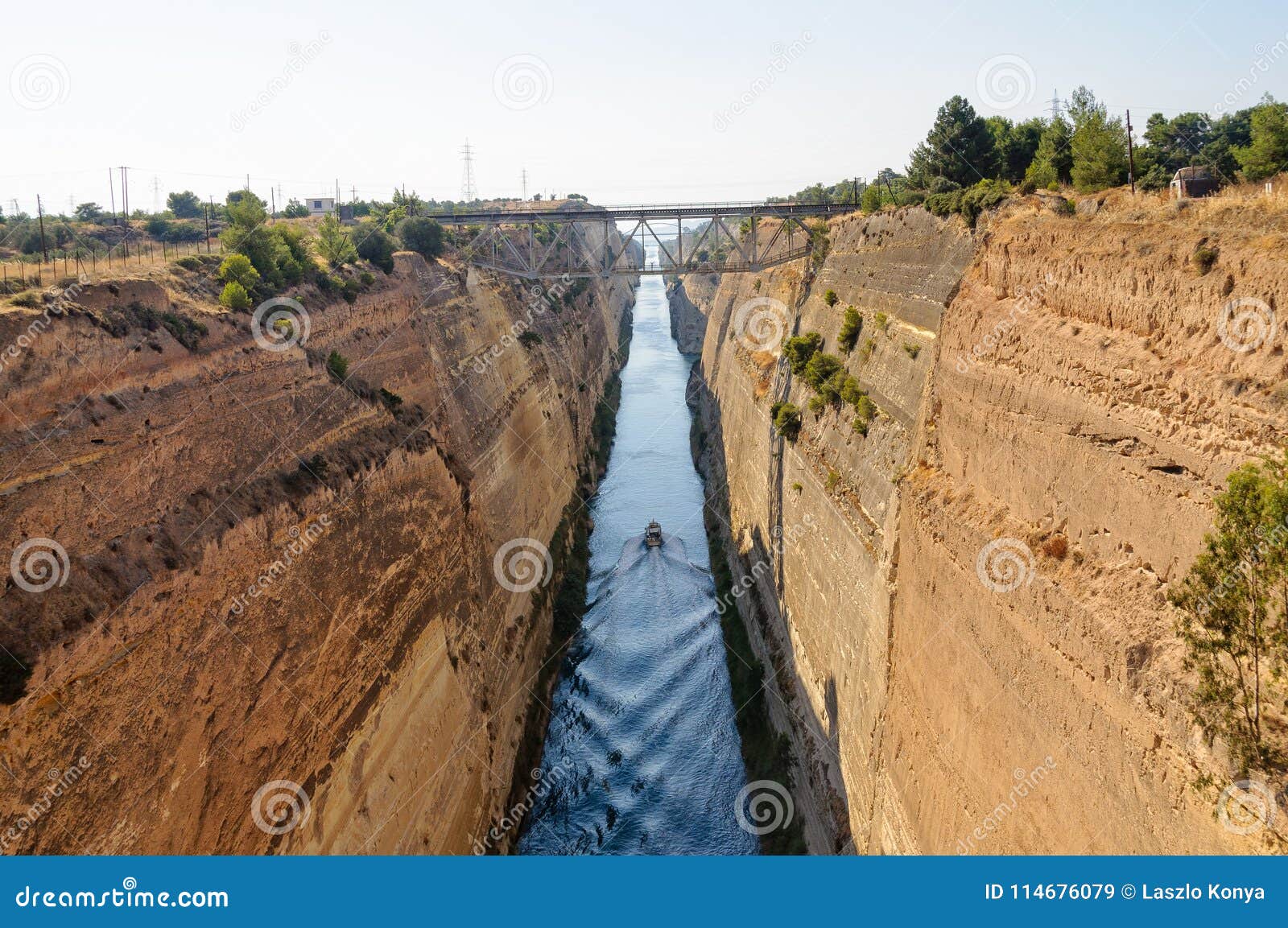 Canal de Corinto - Corinto imagen de archivo. Imagen de golfo - 114676079