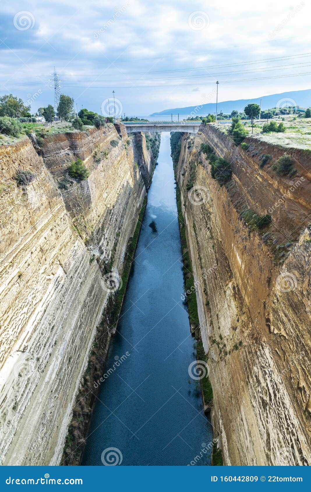 Canal De Corinto En El Istmo De Corinto, Grecia Imagen de archivo ...