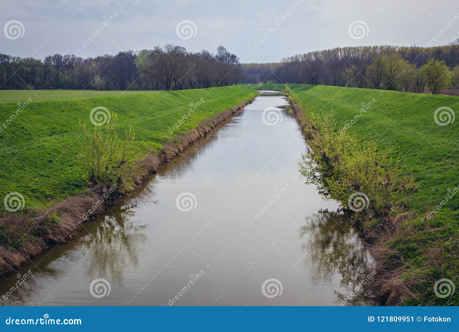 Canal del río de Morava imagen de archivo. Imagen de canal - 121809951