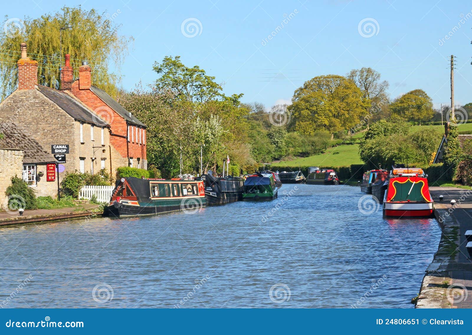 The Canal at Stoke Bruerne. Editorial Photo - Image of stoke, enjoyment ...