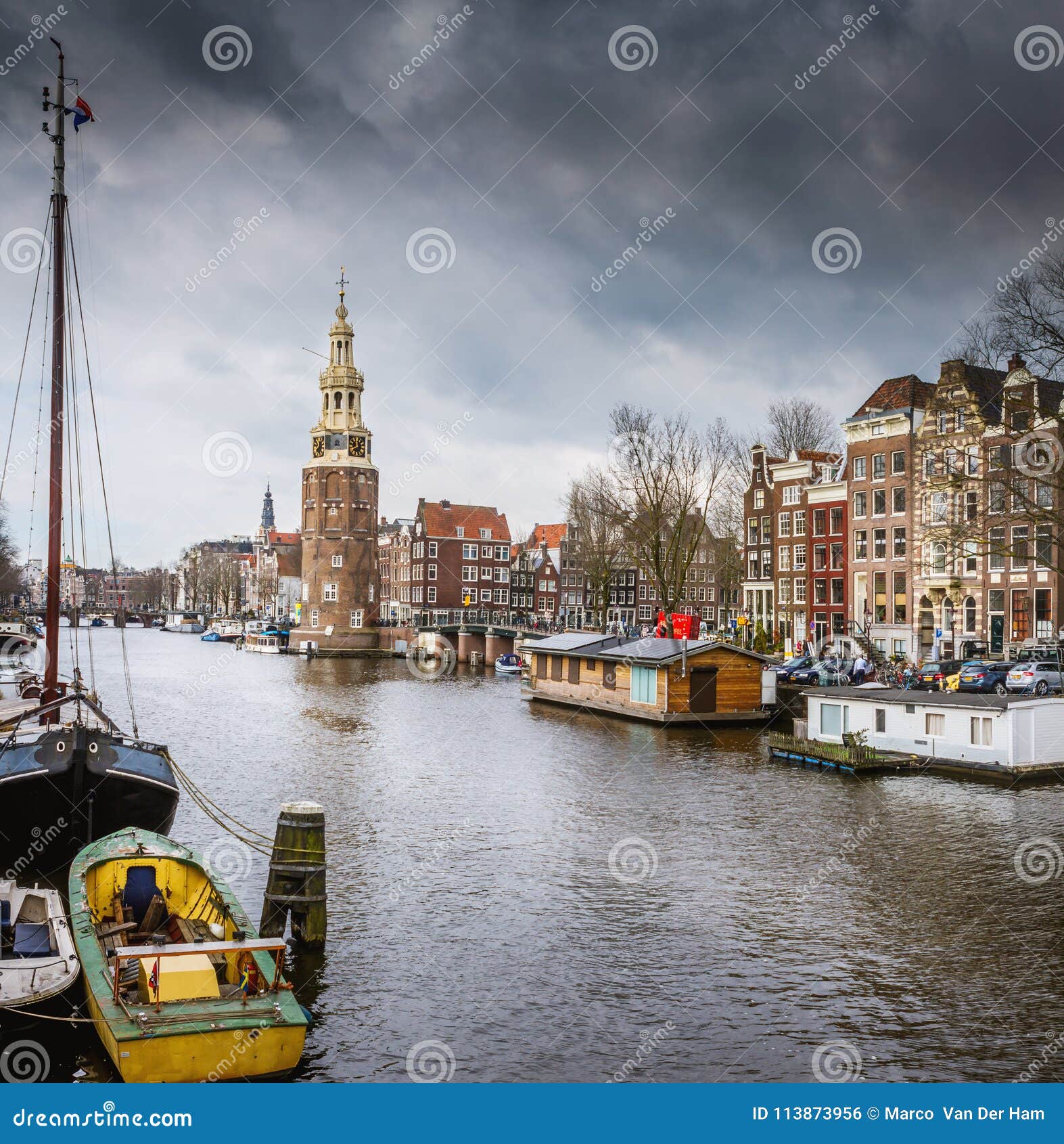 Canales de Amsterdam foto editorial. Imagen de recorrido - 113873956