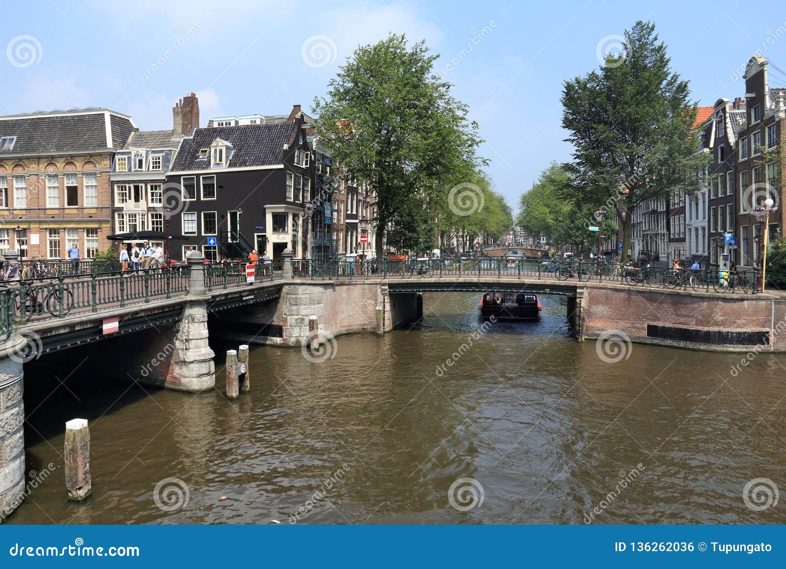 Canales de Amsterdam foto editorial. Imagen de canal - 136262036