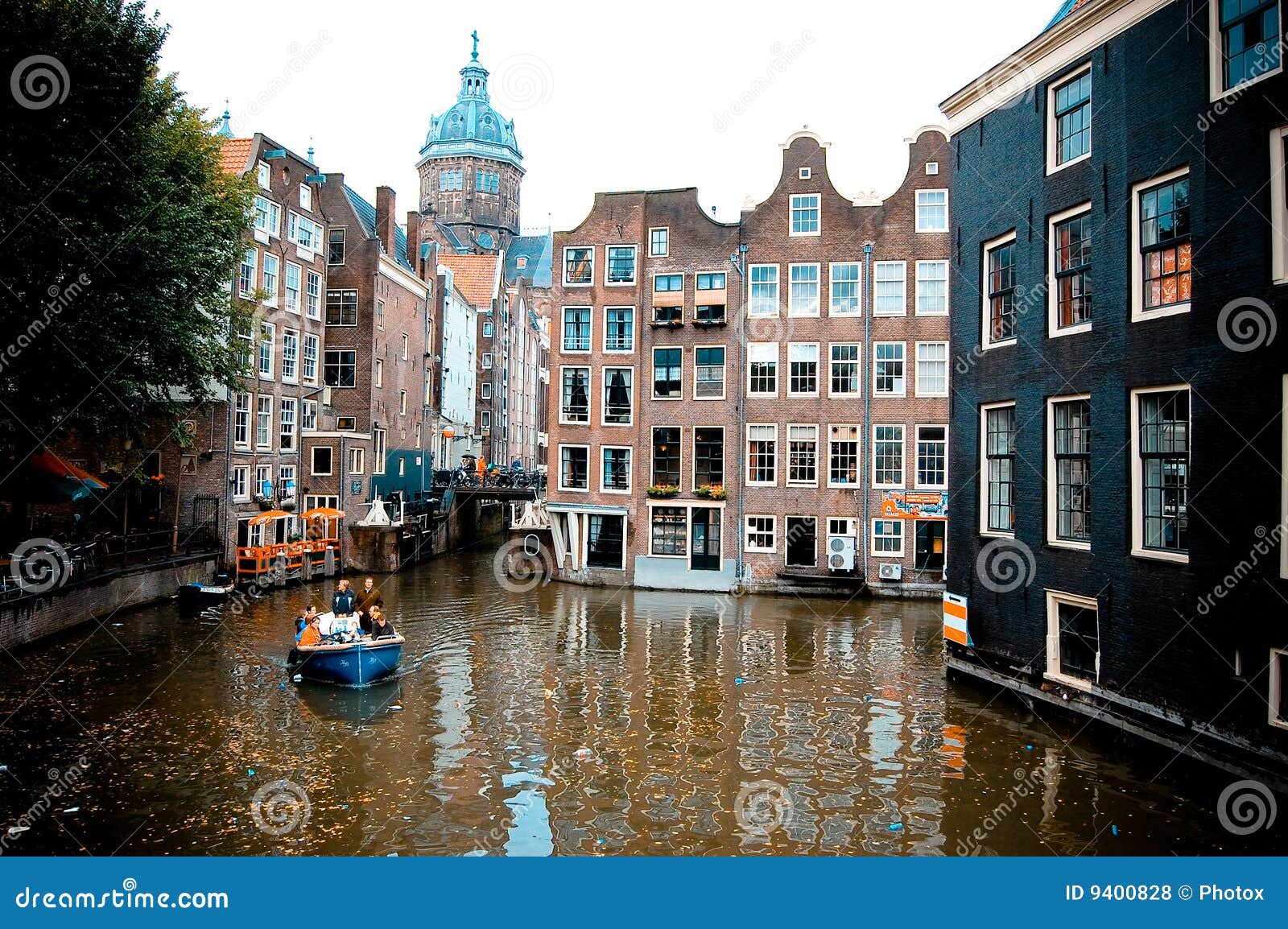 Canales de Amsterdam foto de archivo. Imagen de neerlandeses - 9400828
